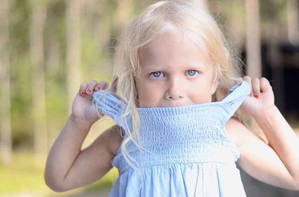 Lilla stora flickan – Nästan för lycklig